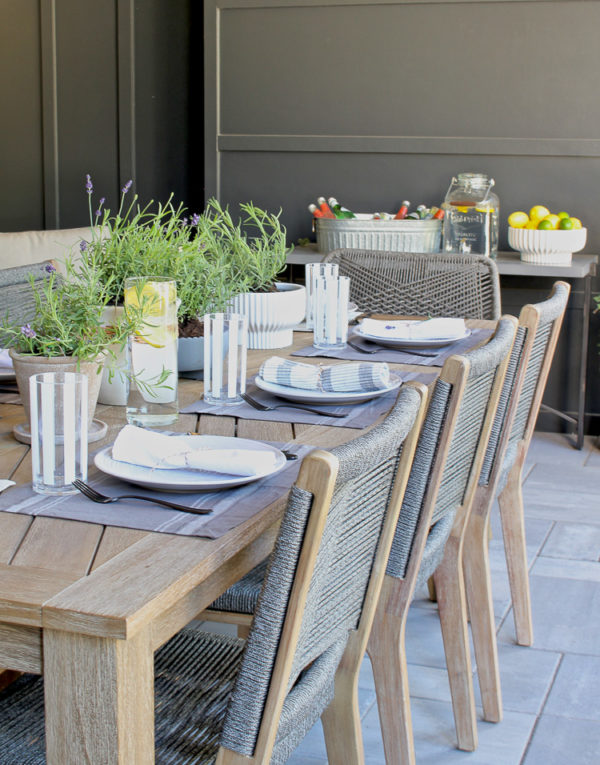 Summer Outdoor Dining Designed like your home - The House of Silver Lining